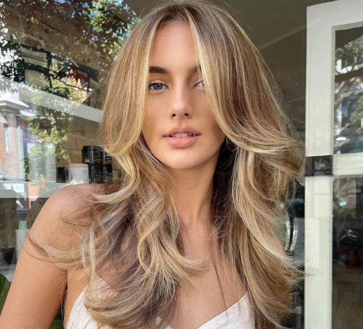 10 meilleurs styles de coupe de cheveux papillon pour cheveux fins ...