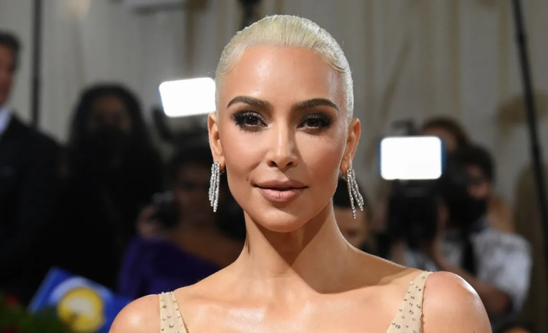 Looks Unrecognizable Of Kim Kardashian Short Hair - Hair System
